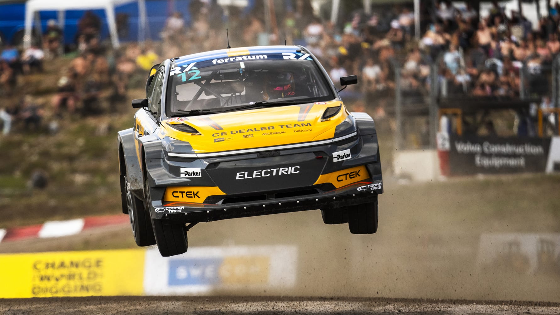 CE Dealer Team räddade poäng från en blöt och utmanande helg i Höljes ...